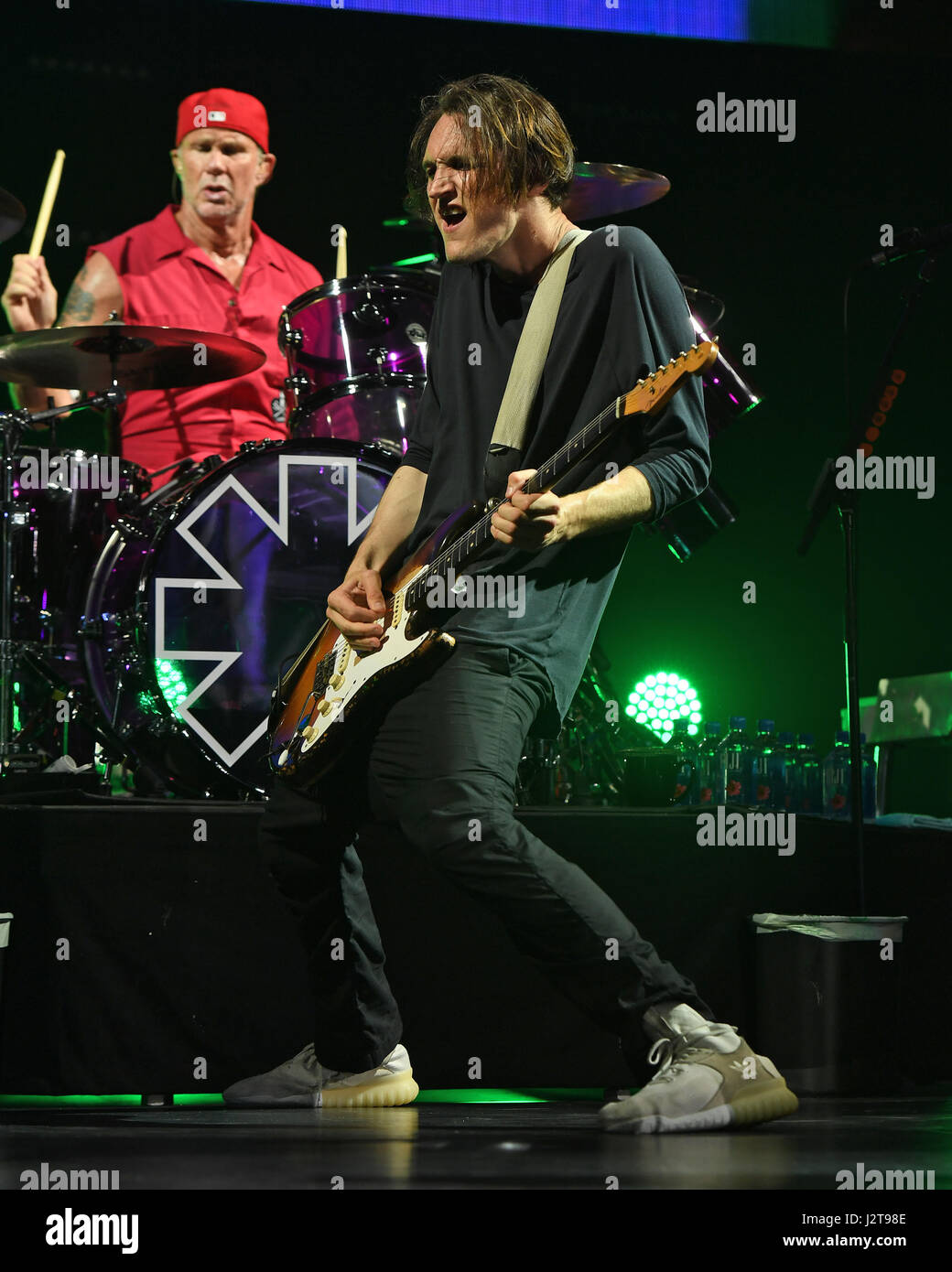Anthony kiedis and chad smith hi-res stock photography and images - Alamy
