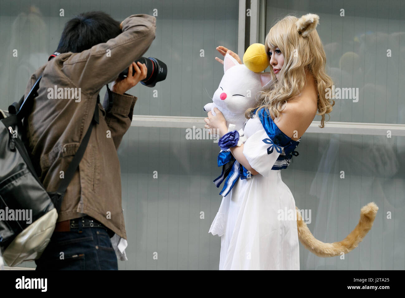 Chiba, Japan. 30th Apr, 2017. A photographer takes pictures of a ...