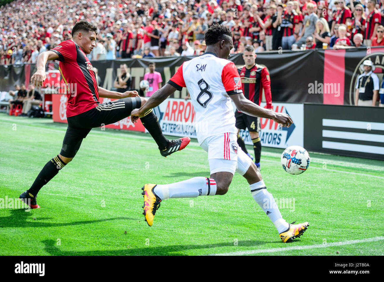 Atlanta, Georgia, USA. 30th Apr, 2017. DC Midfielder Lloyd Sam (8 ...