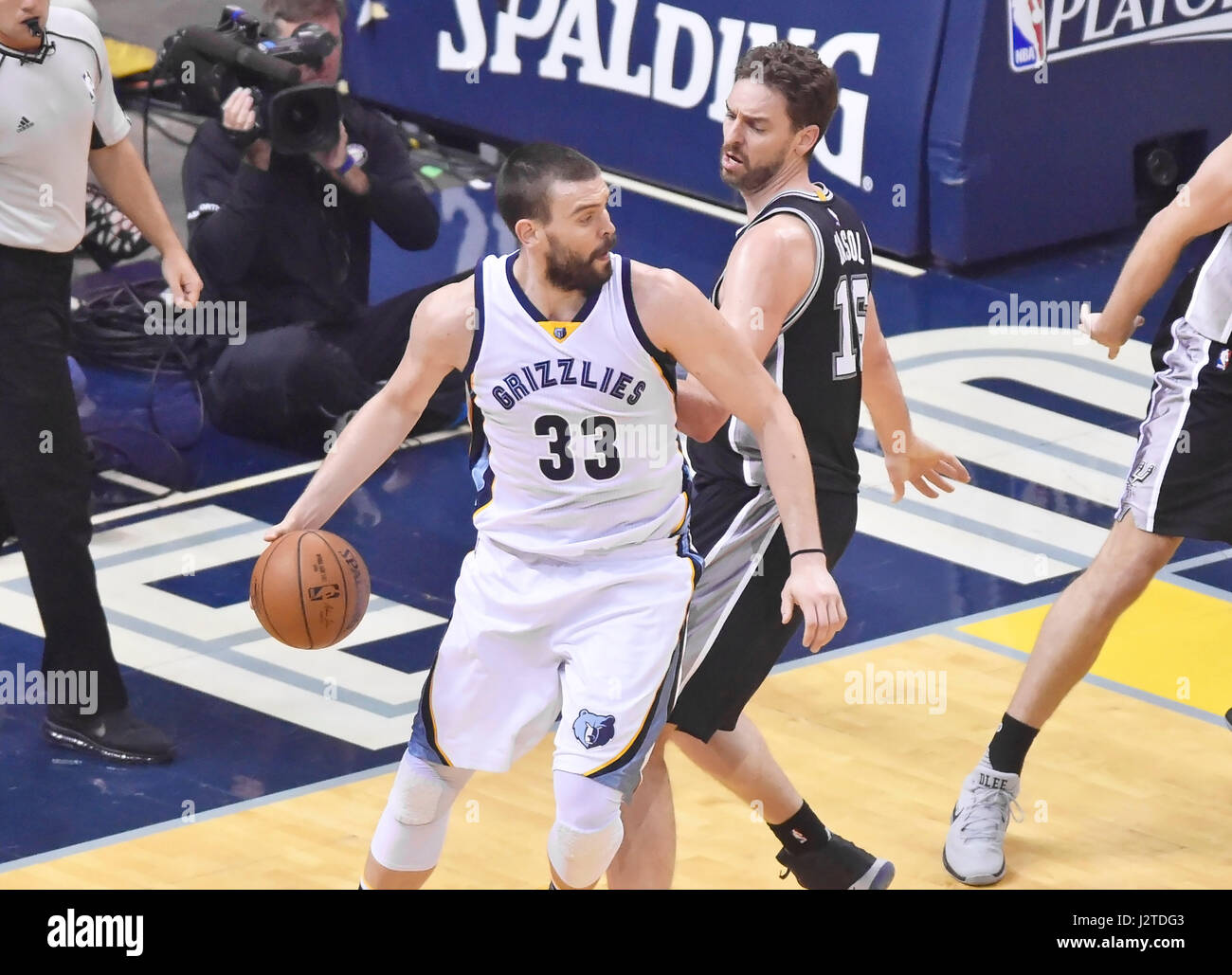 April 22, 2017: Memphis Grizzlies center Marc Gasol (33) looks around ...