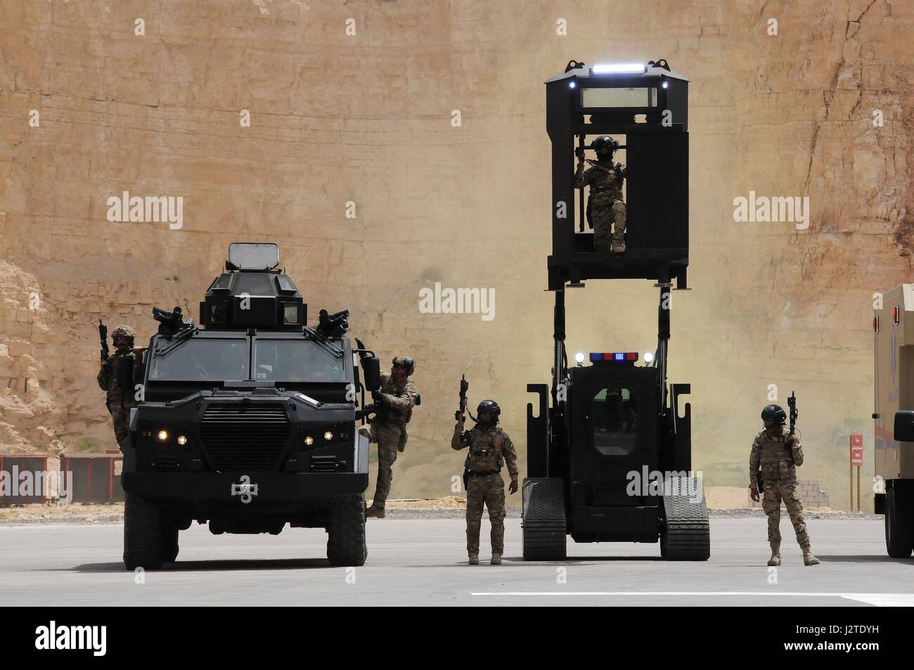 Amman, Jordan. 30th Apr, 2017. Members of the Jordanian Special forces ...