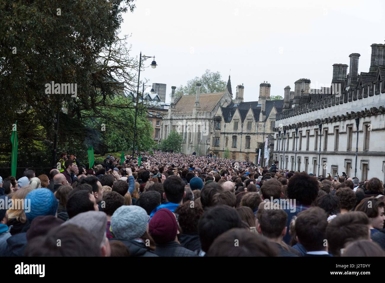 Oxford, UK. 1st May, 2017. May morning in Oxford brings out Morris ...