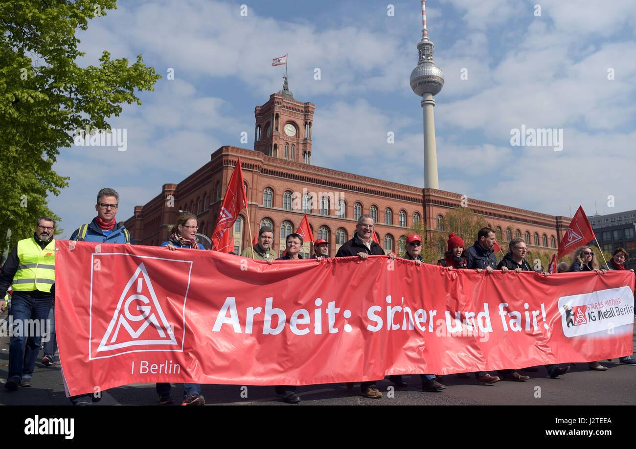 Berlin, Germany. 01st May, 2017. Members of the German Trade Union ...