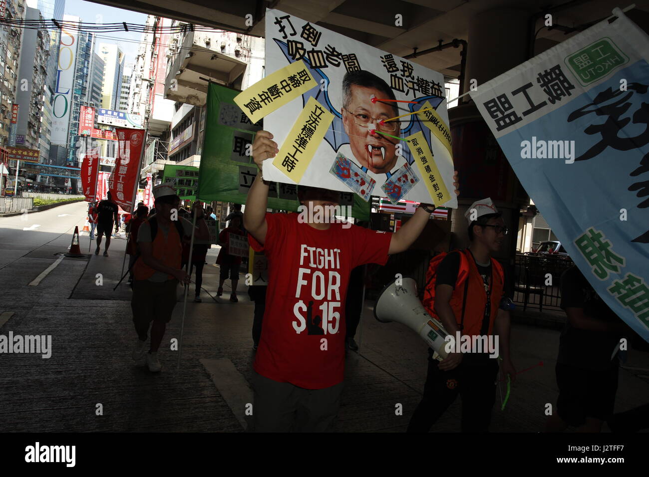 Hong Kong, China. 1st May, 2017. Union member hoist a mockery image of ...