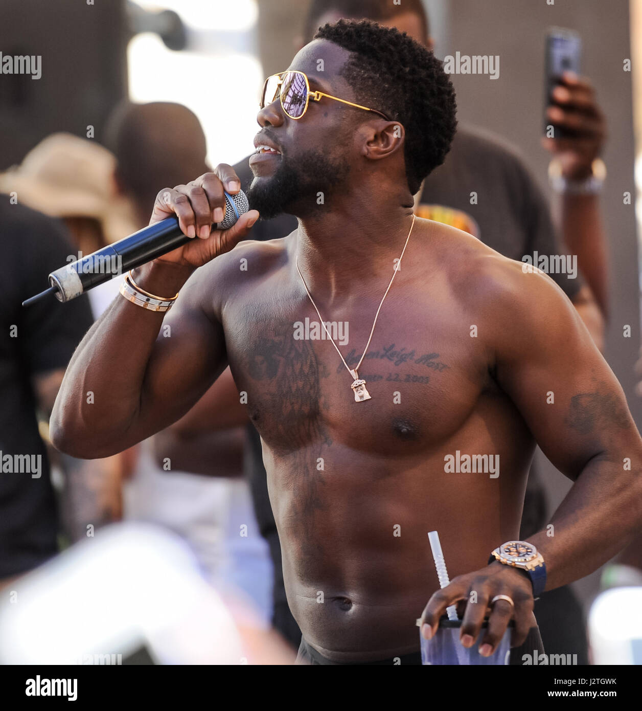 Las Vegas, NV, USA. 30th Apr, 2017. Kevin Hart at REHAB Beach Club at ...