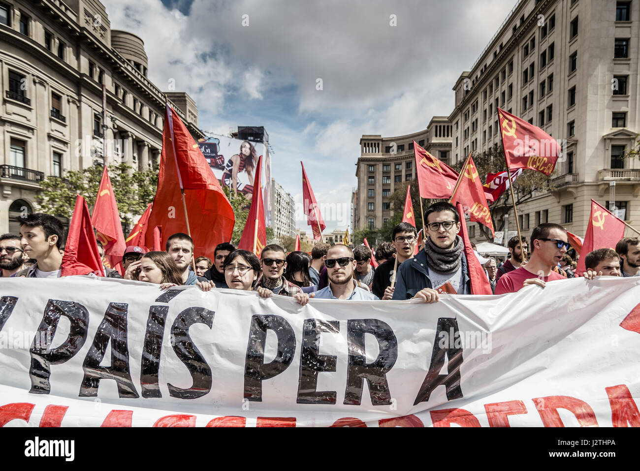 Barcelona, Catalonia, Spain. 1st May, 2017. Communist demonstrators ...
