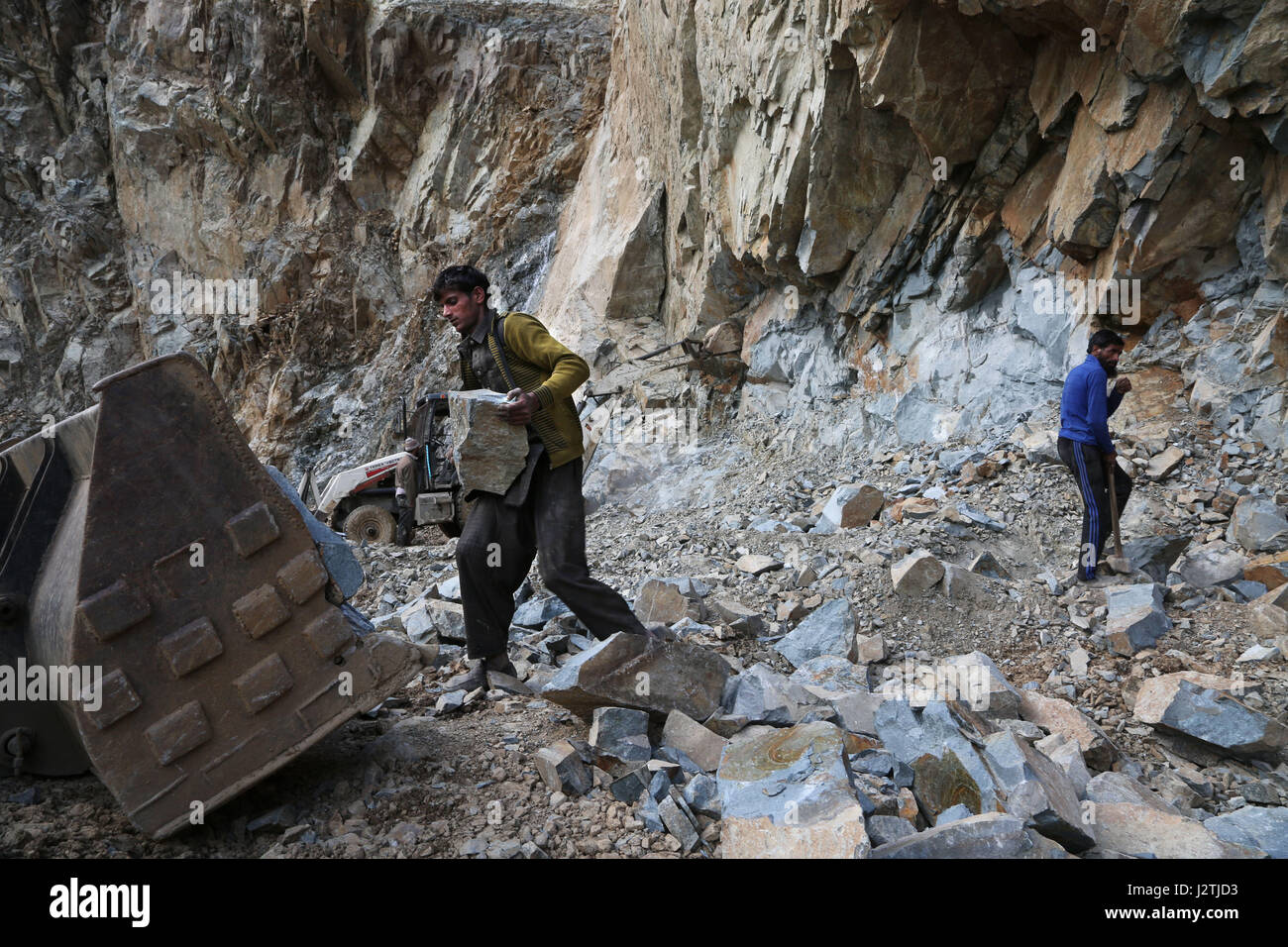 Kashmiri labor hi-res stock photography and images - Alamy