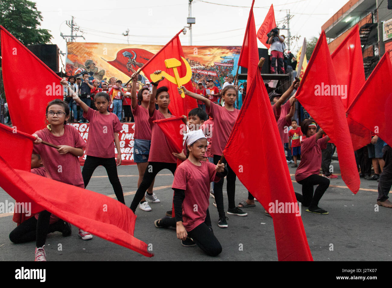Manila, Metro Manila, Philippines. 1st May, 2017. KIds perform on ...
