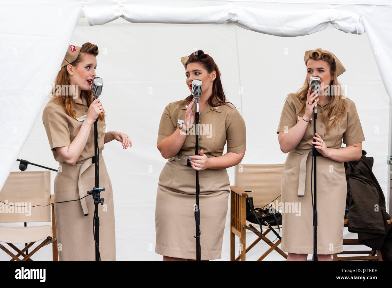 1940s singing trio hi-res stock photography and images - Alamy