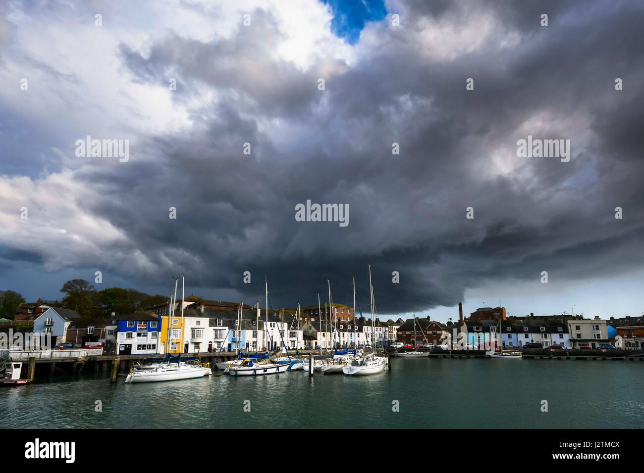 Weymouth, Dorset, UK. 1st May 2017. UK Weather. Spectacular thunder ...