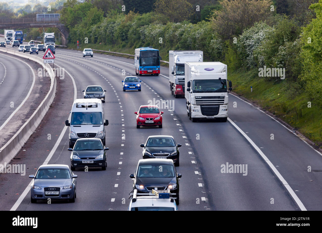 M1 the south motorway sign hi-res stock photography and images - Alamy