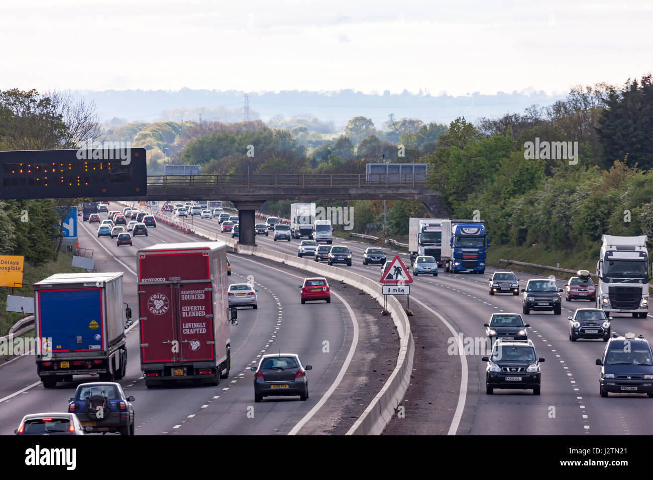M1 motorway sign north hi-res stock photography and images - Alamy