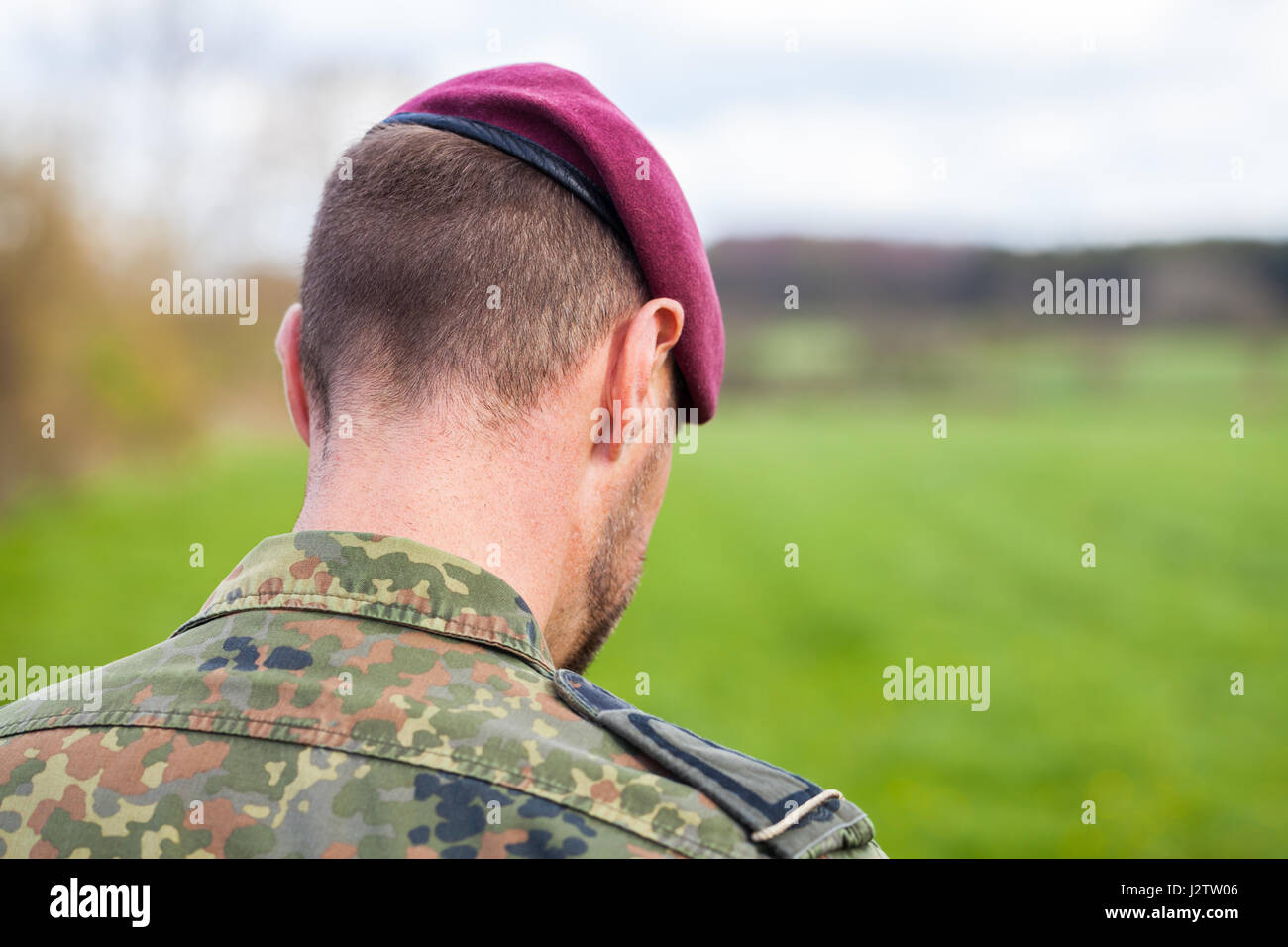 German army bundeswehr soldiers salute hi-res stock photography and ...
