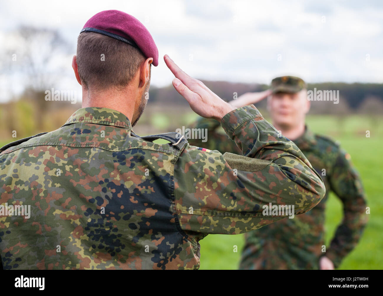 German army bundeswehr soldiers salute hi-res stock photography and ...
