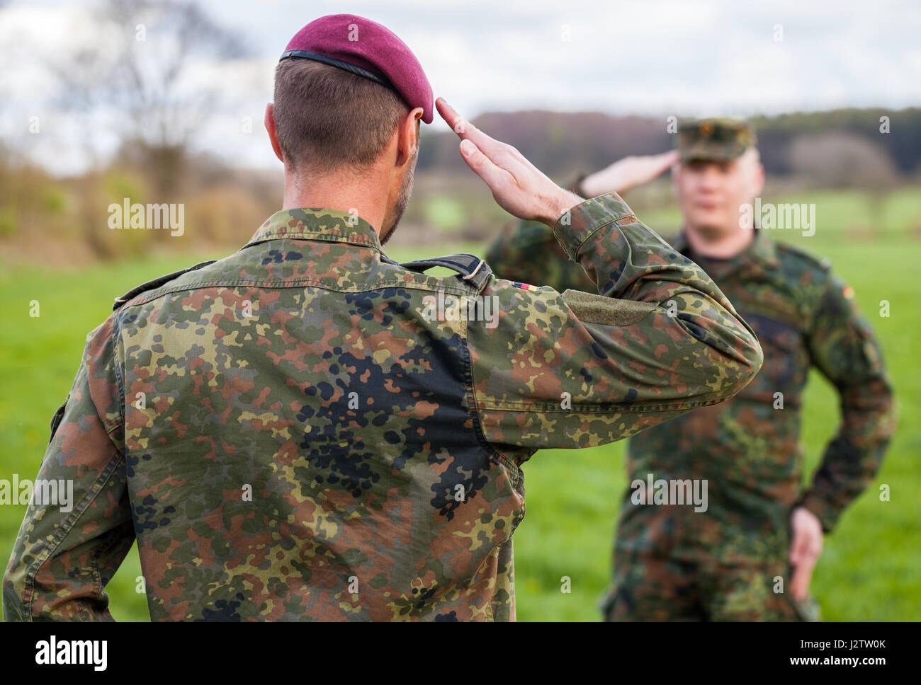 German army bundeswehr soldiers salute hi-res stock photography and ...