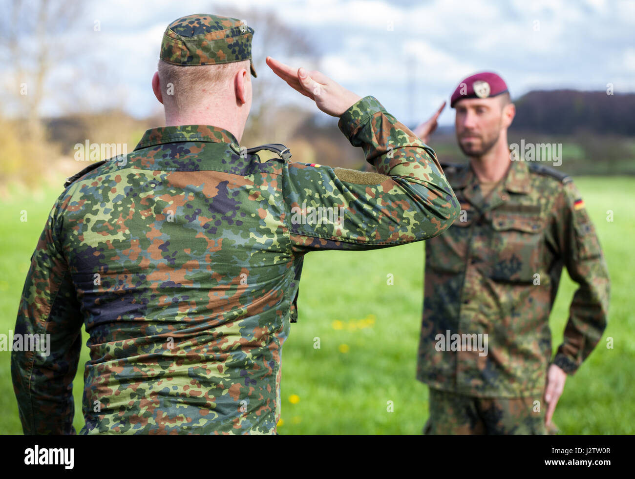 German army bundeswehr soldiers salute hi-res stock photography and ...