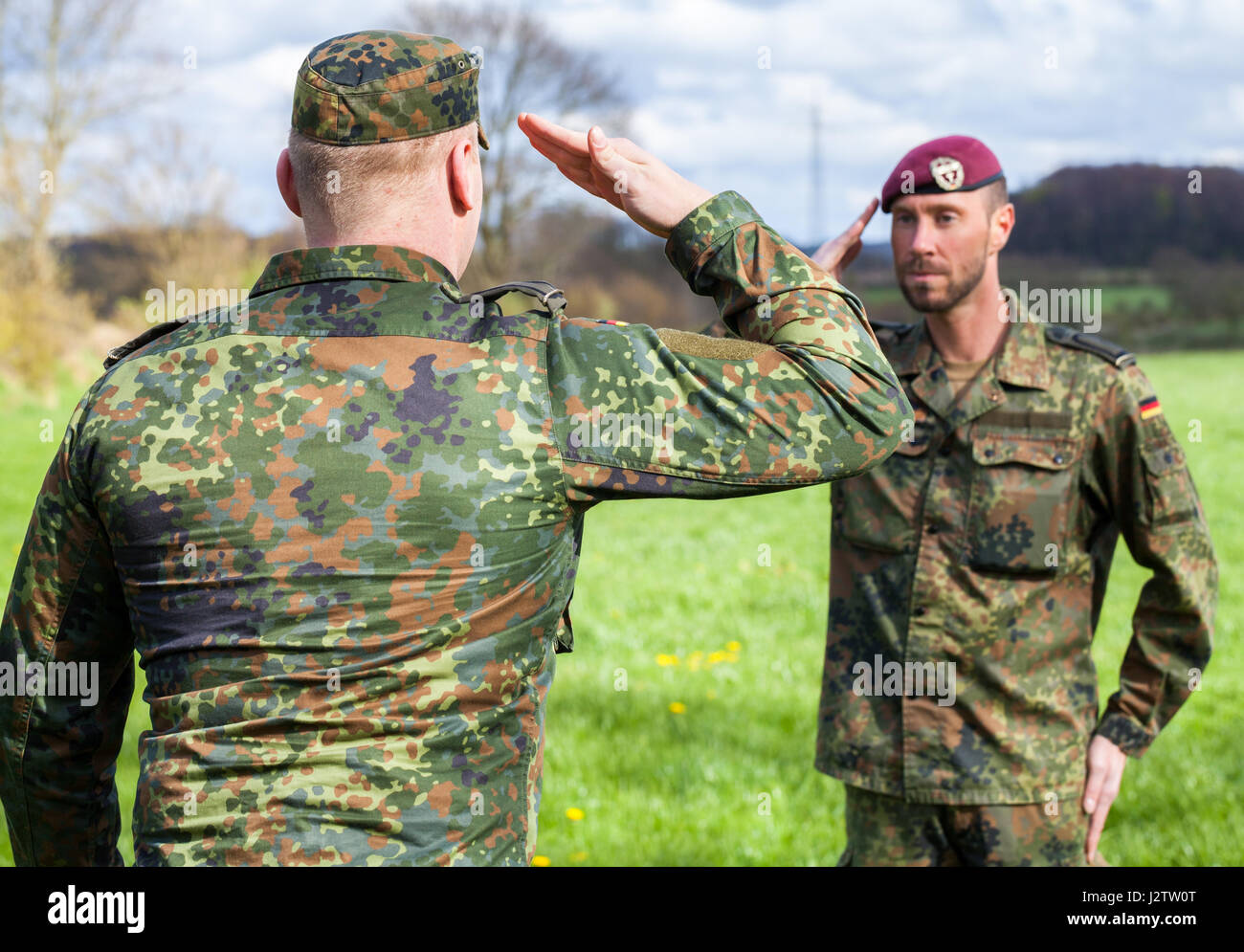 German army bundeswehr soldiers salute hi-res stock photography and ...