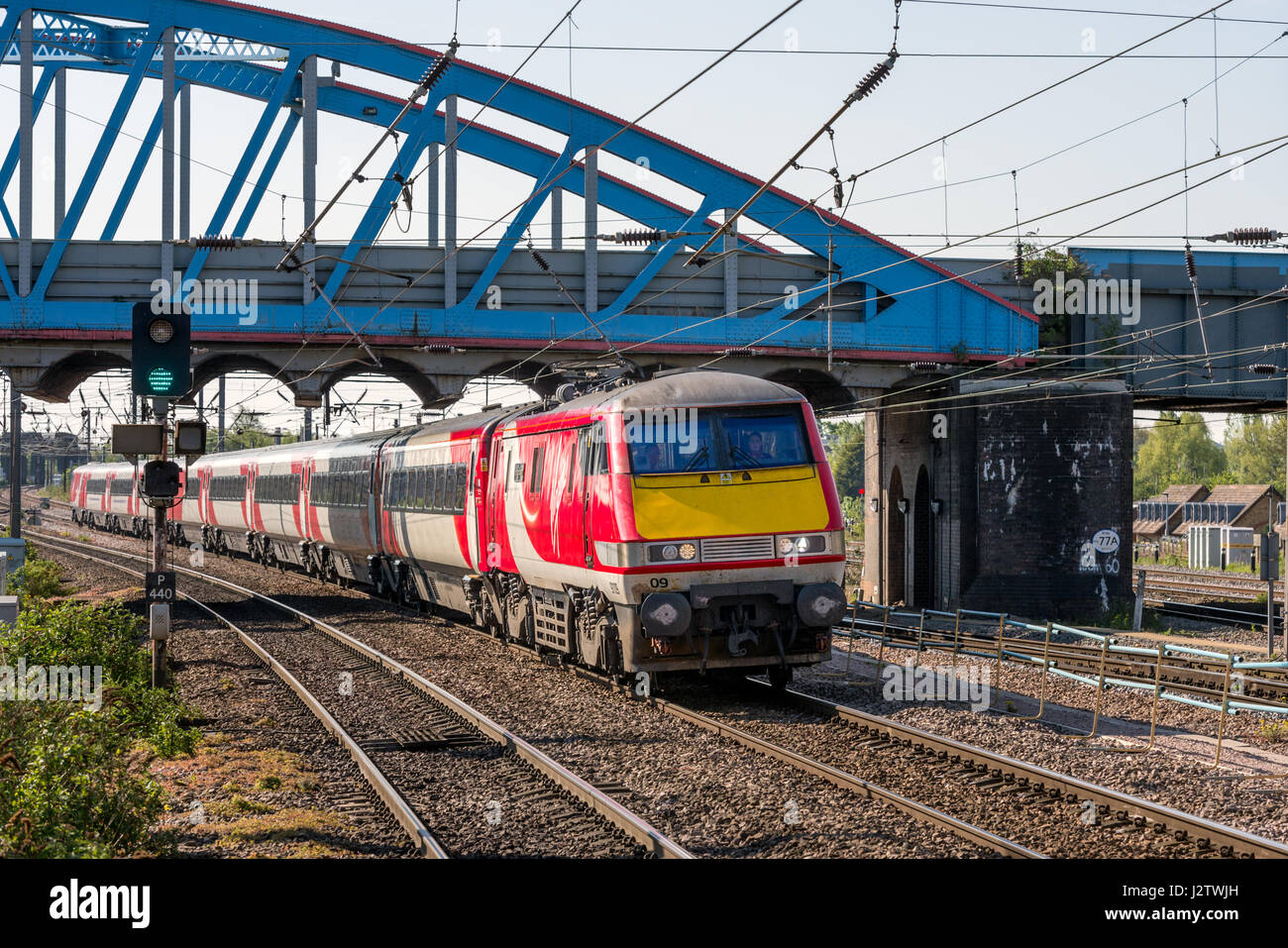 Train running through Peterborough Station Stock Photo - Alamy