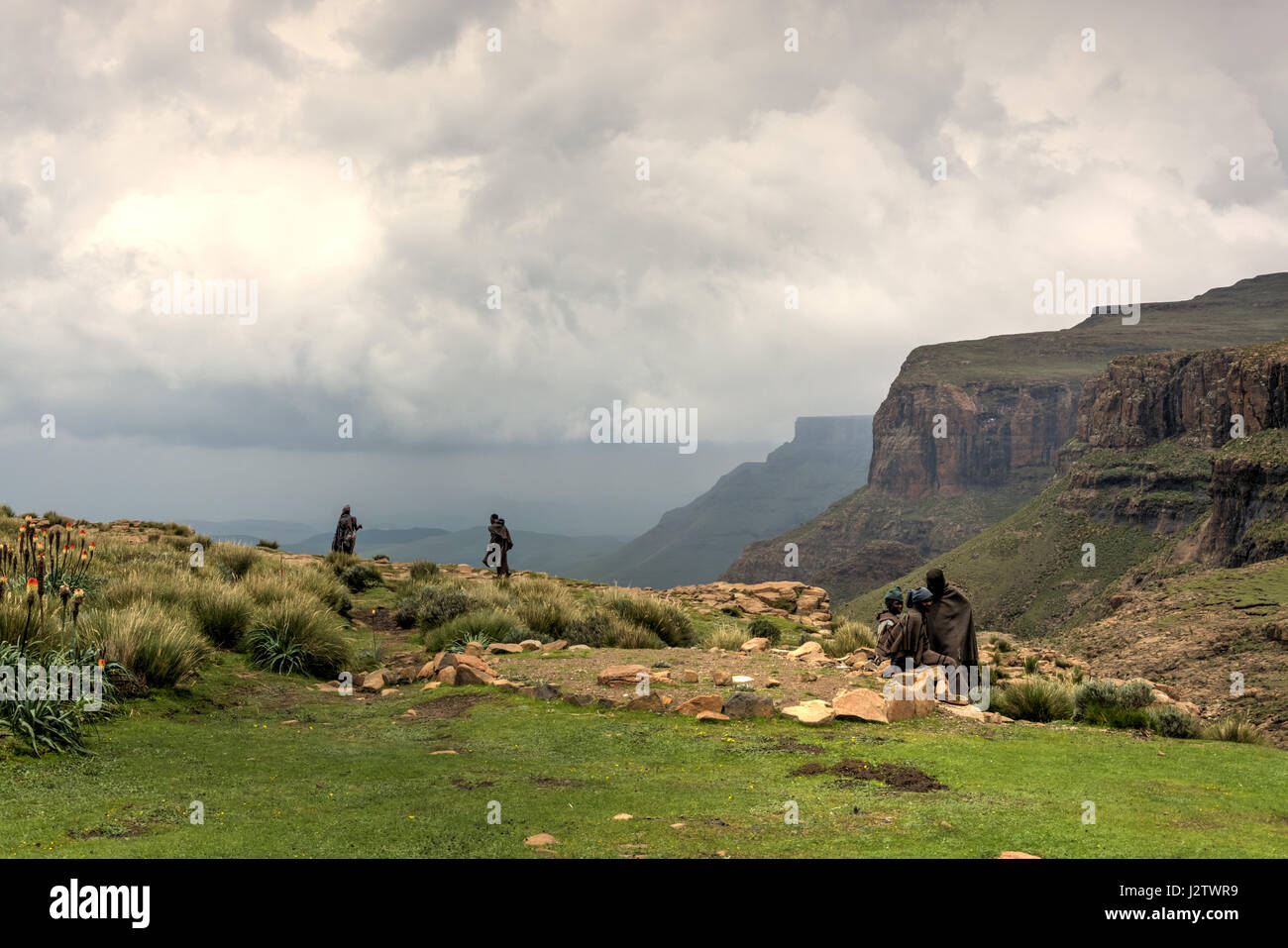 Indigenous people of south africa hi-res stock photography and images ...