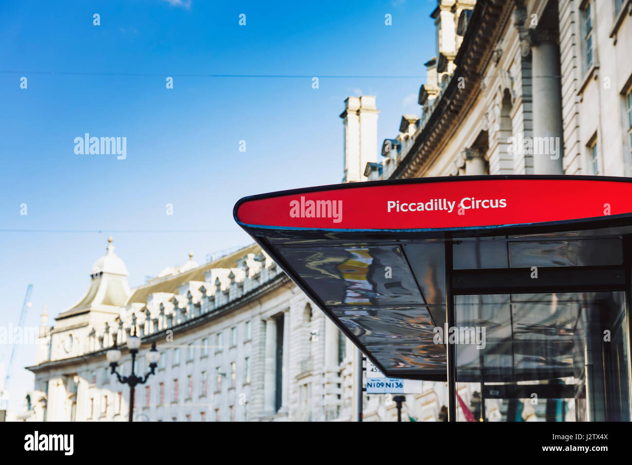 Piccadilly circus bus stop hi-res stock photography and images - Alamy
