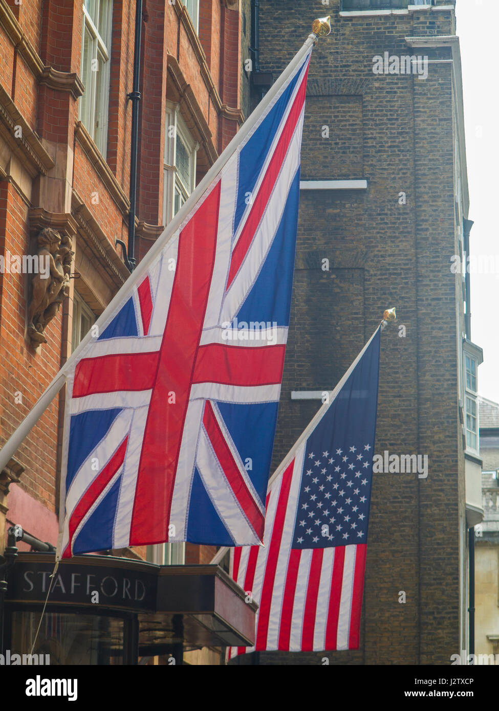 British american flags together hi-res stock photography and images - Alamy
