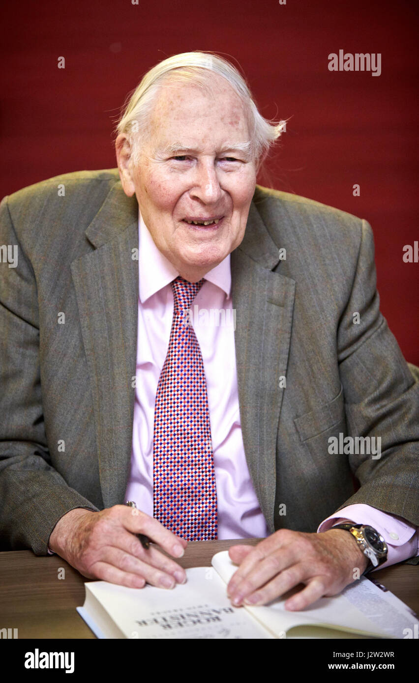 Sir Roger Bannister at a book signing in Oxford Stock Photo - Alamy