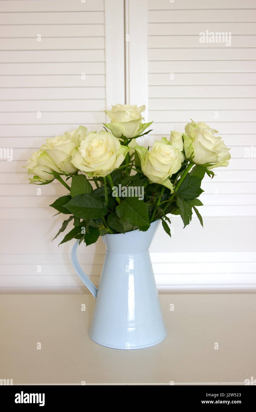 Floral display White roses Stock Photo - Alamy