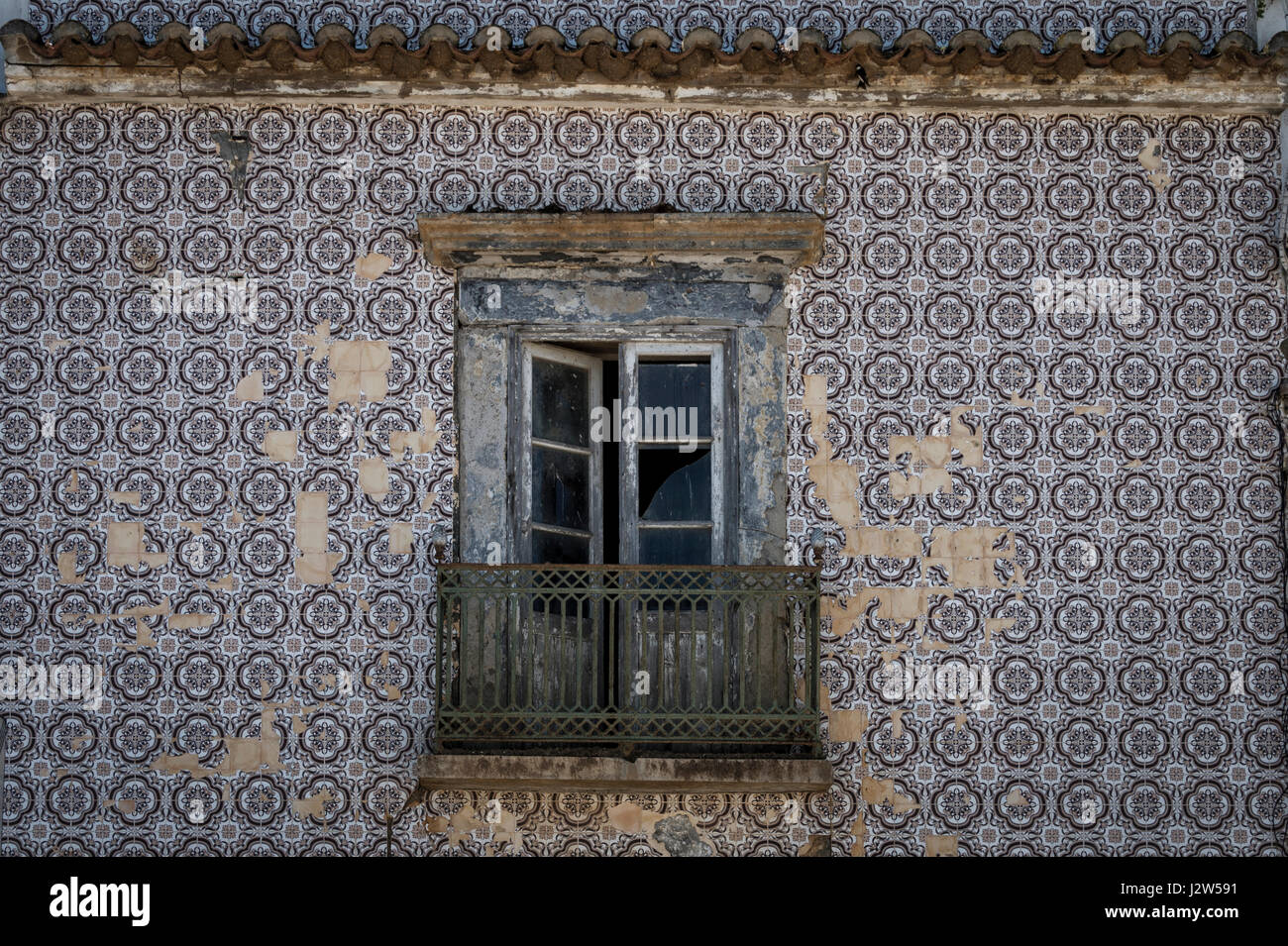 Traditional tiled building in Portugal Stock Photo - Alamy