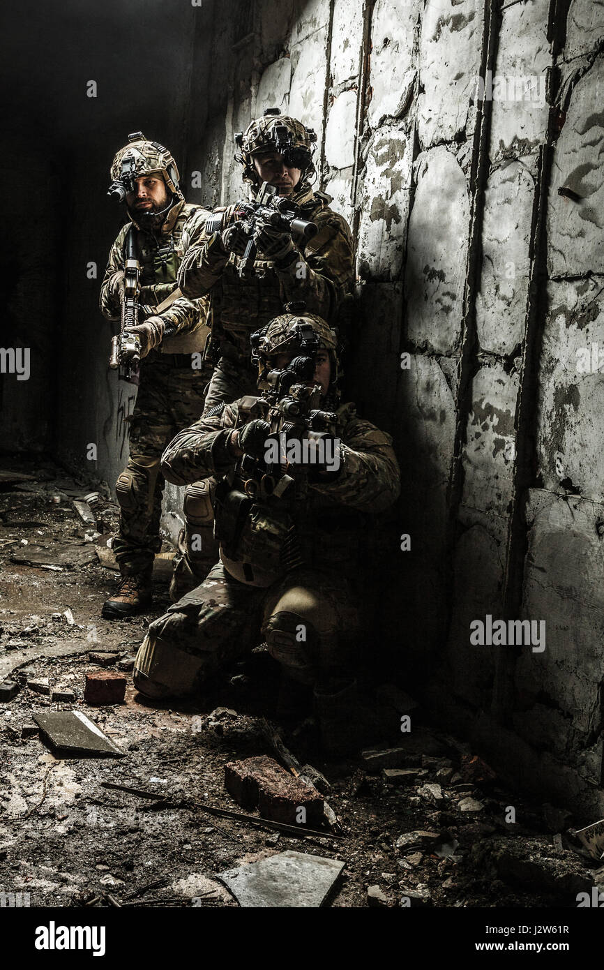 Soldier in night vision view hi-res stock photography and images - Alamy