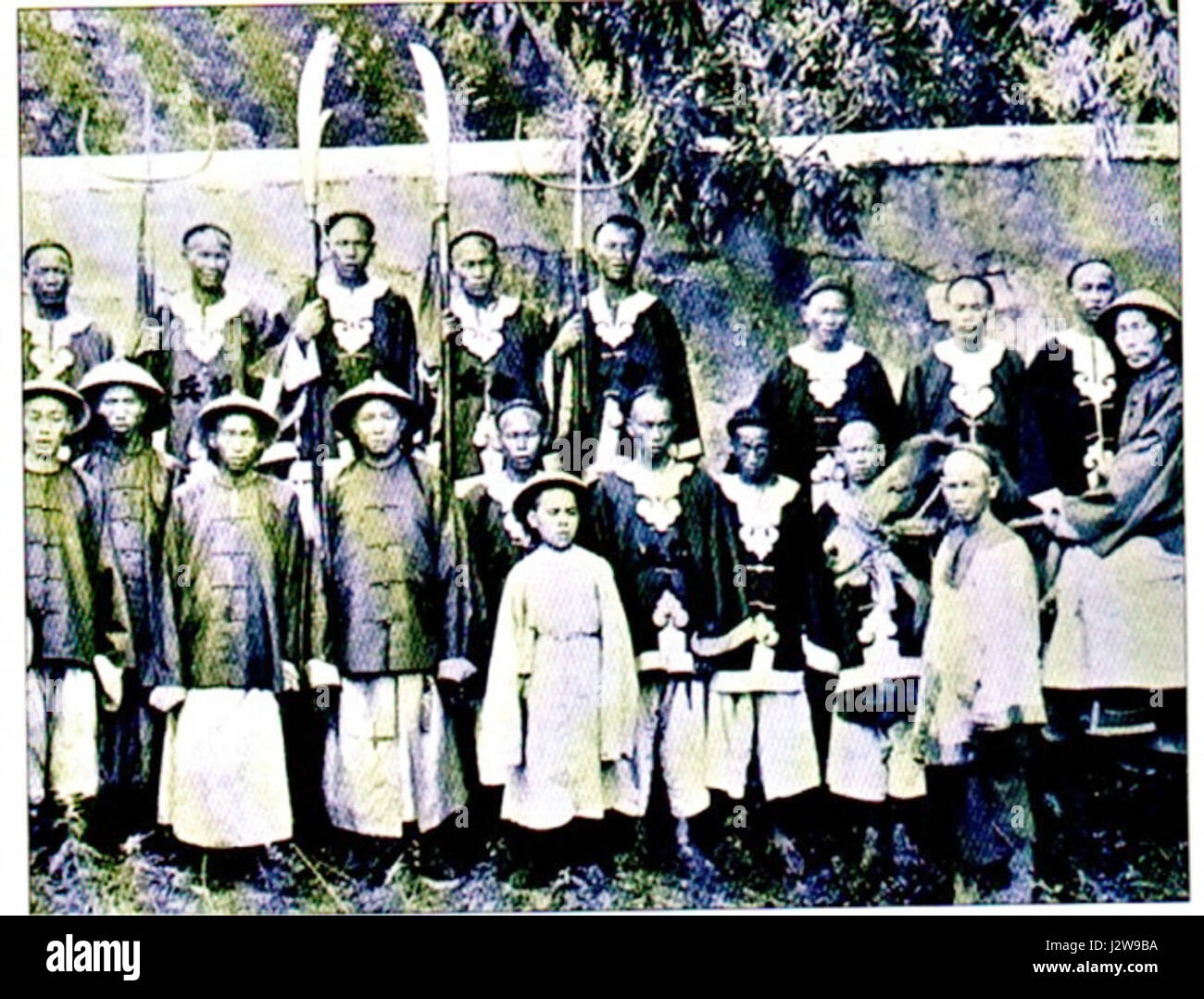 1900s Qing Manchu soldiers with spears n knifes Stock Photo - Alamy
