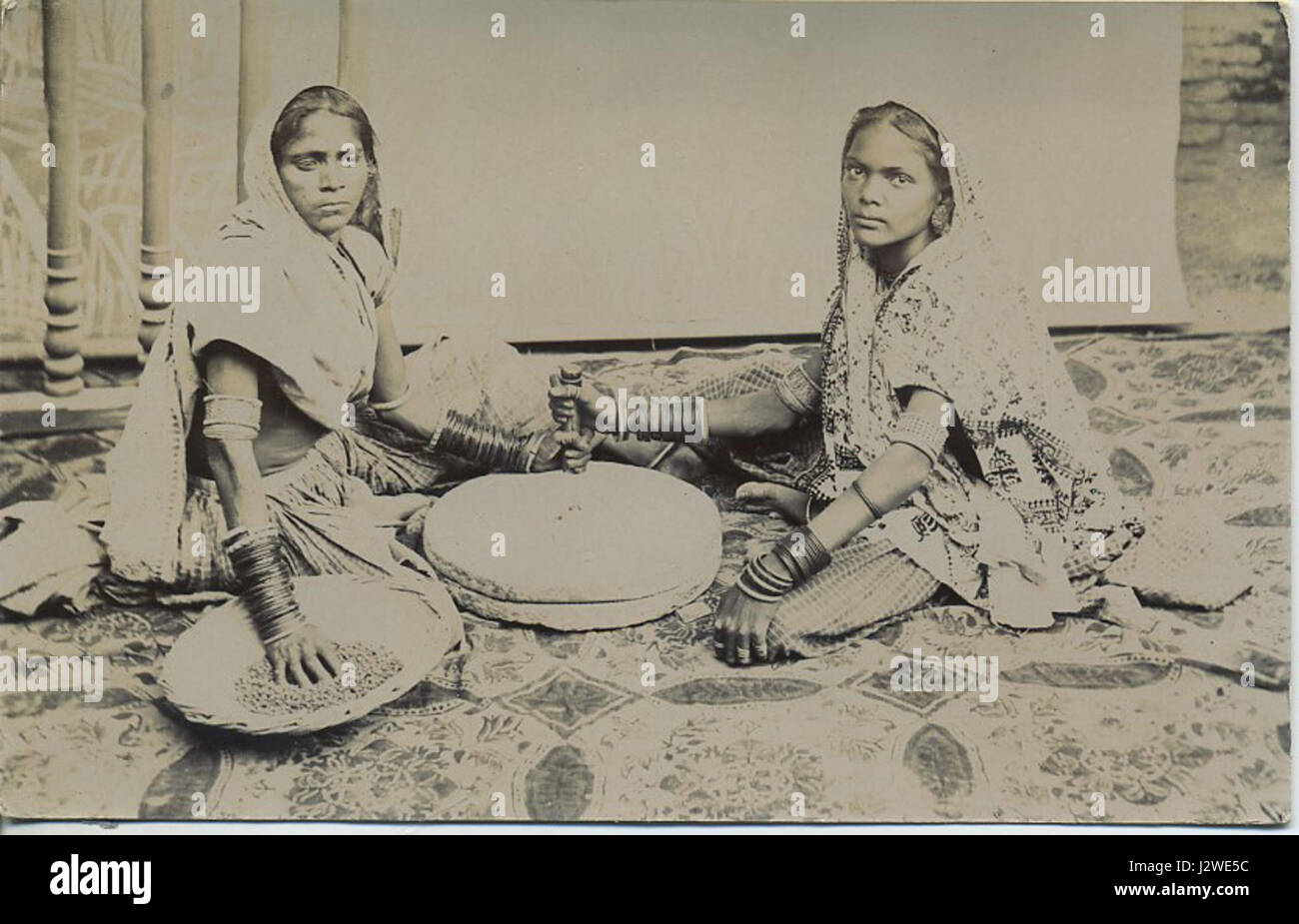 Early 1900s studio portrait hi-res stock photography and images - Alamy