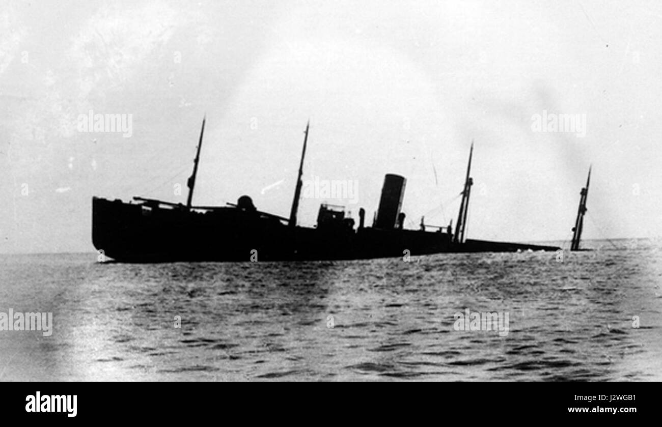 A-00584 Dampskip BENGUELA blir senket Stock Photo - Alamy