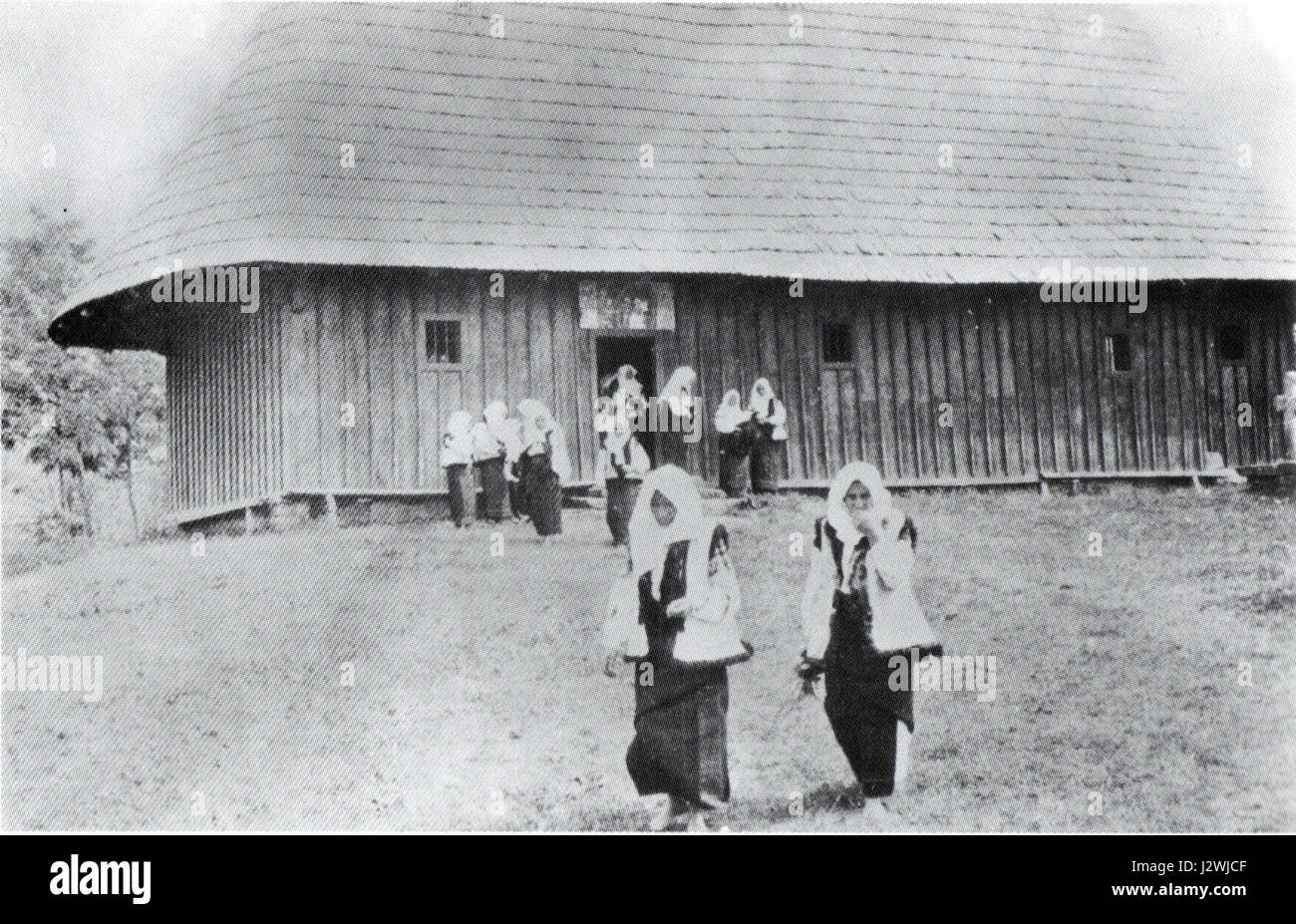 Biserica de lemn din Calafindesti Stock Photo - Alamy