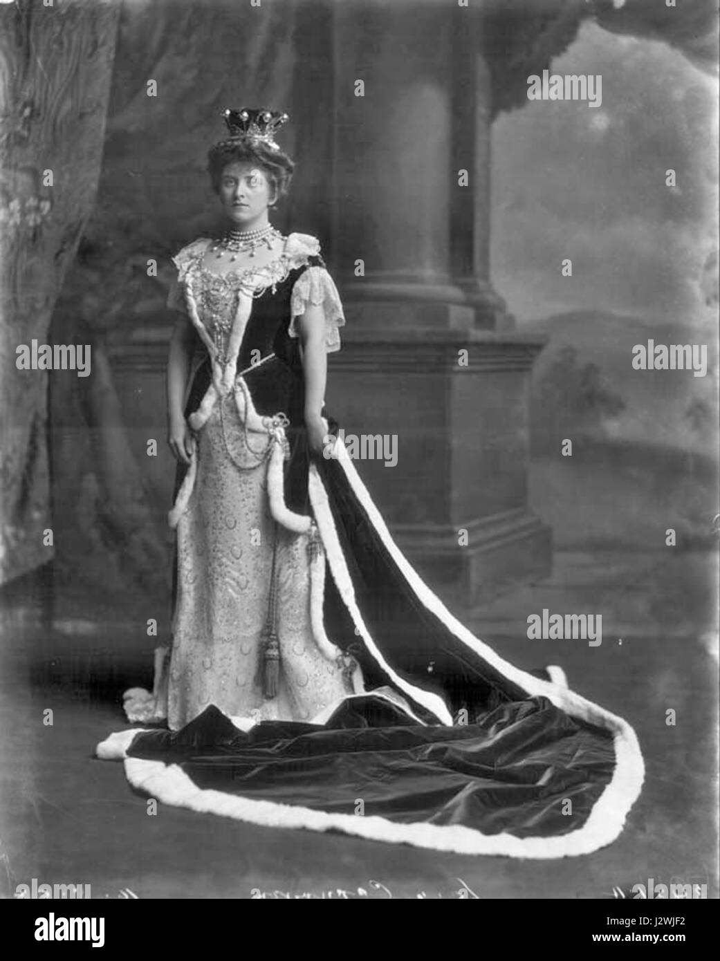 Almina countess of carnarvon hi-res stock photography and images - Alamy