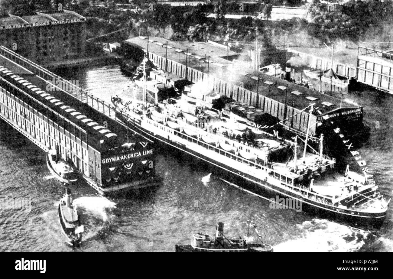 1950s ocean liners hi-res stock photography and images - Alamy