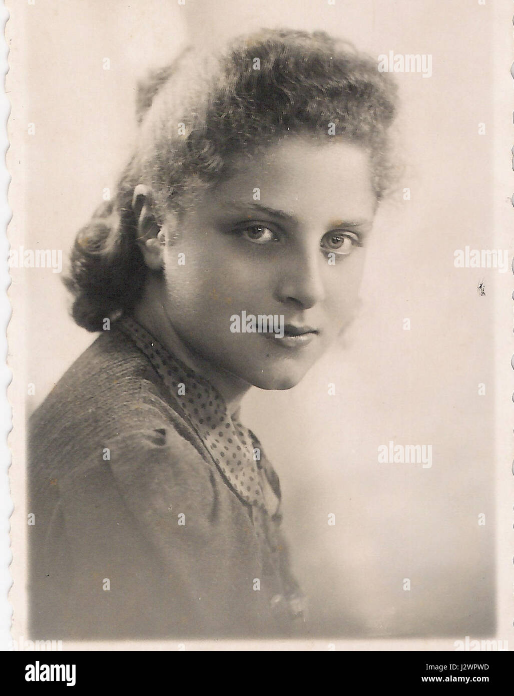 Italian woman in the 1930s hi-res stock photography and images - Alamy