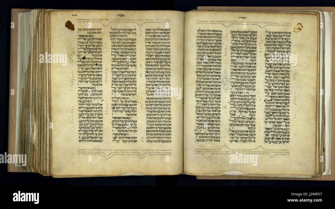 Medieval libraries in manuscript hi-res stock photography and images ...