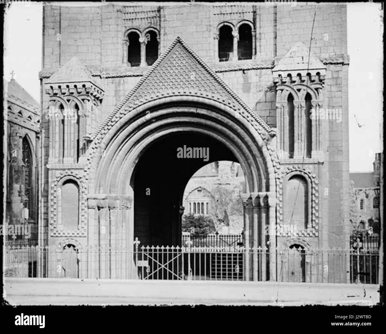 Norman archway Black and White Stock Photos & Images - Alamy