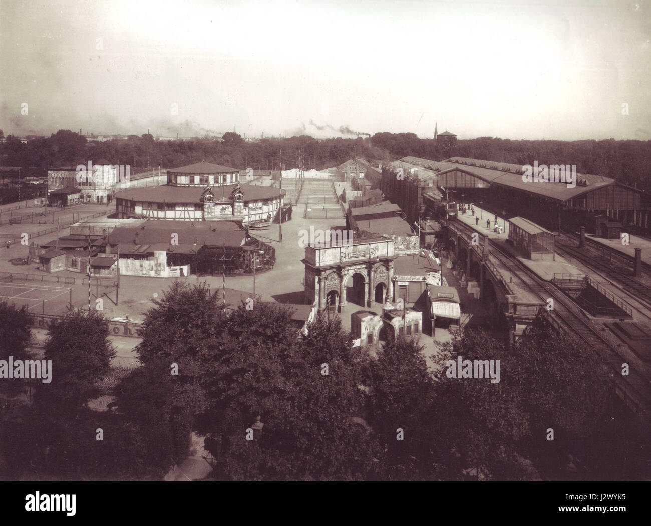 Zoologischer garten station train hi-res stock photography and images ...