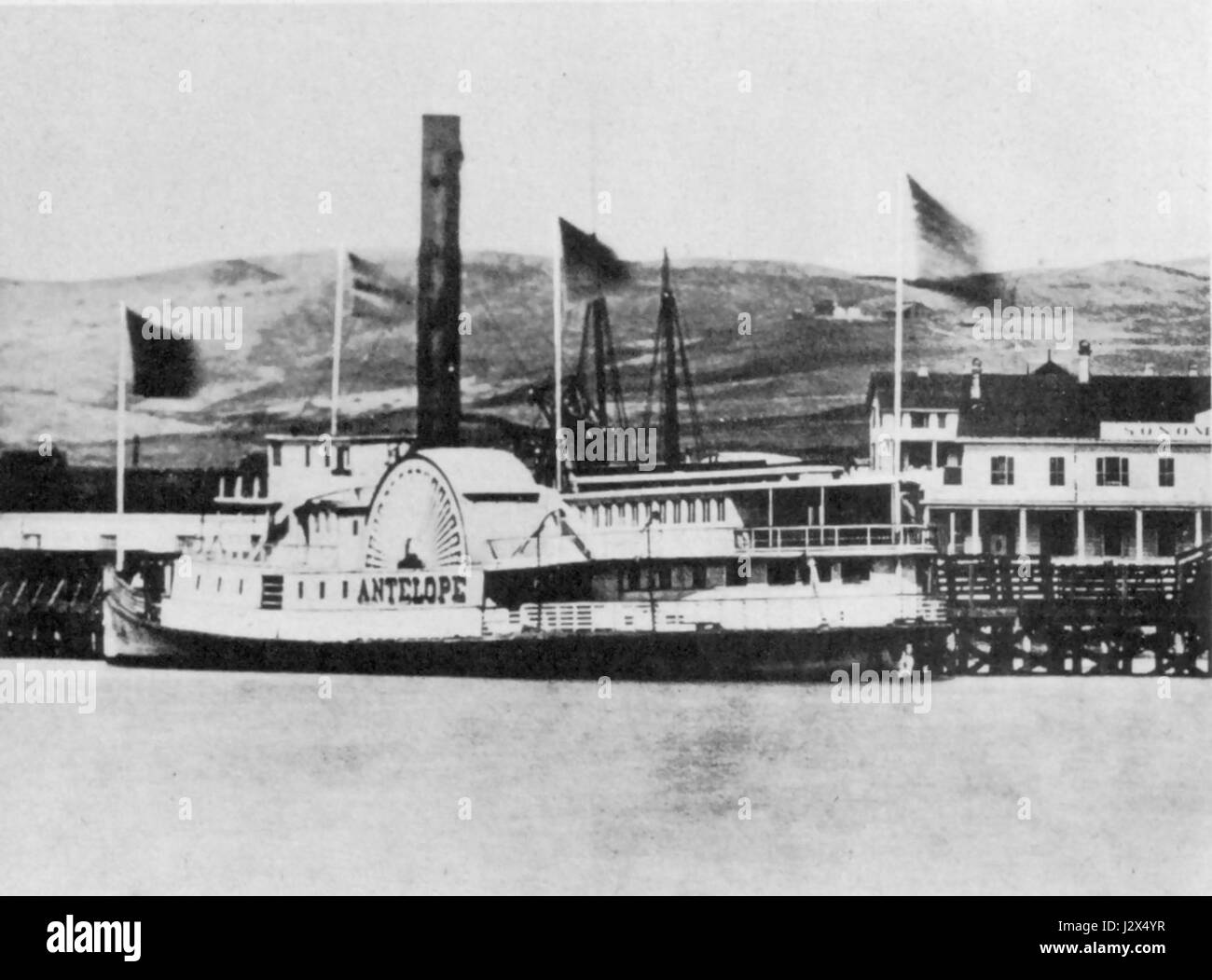 Paddle wheel ship hi-res stock photography and images - Alamy