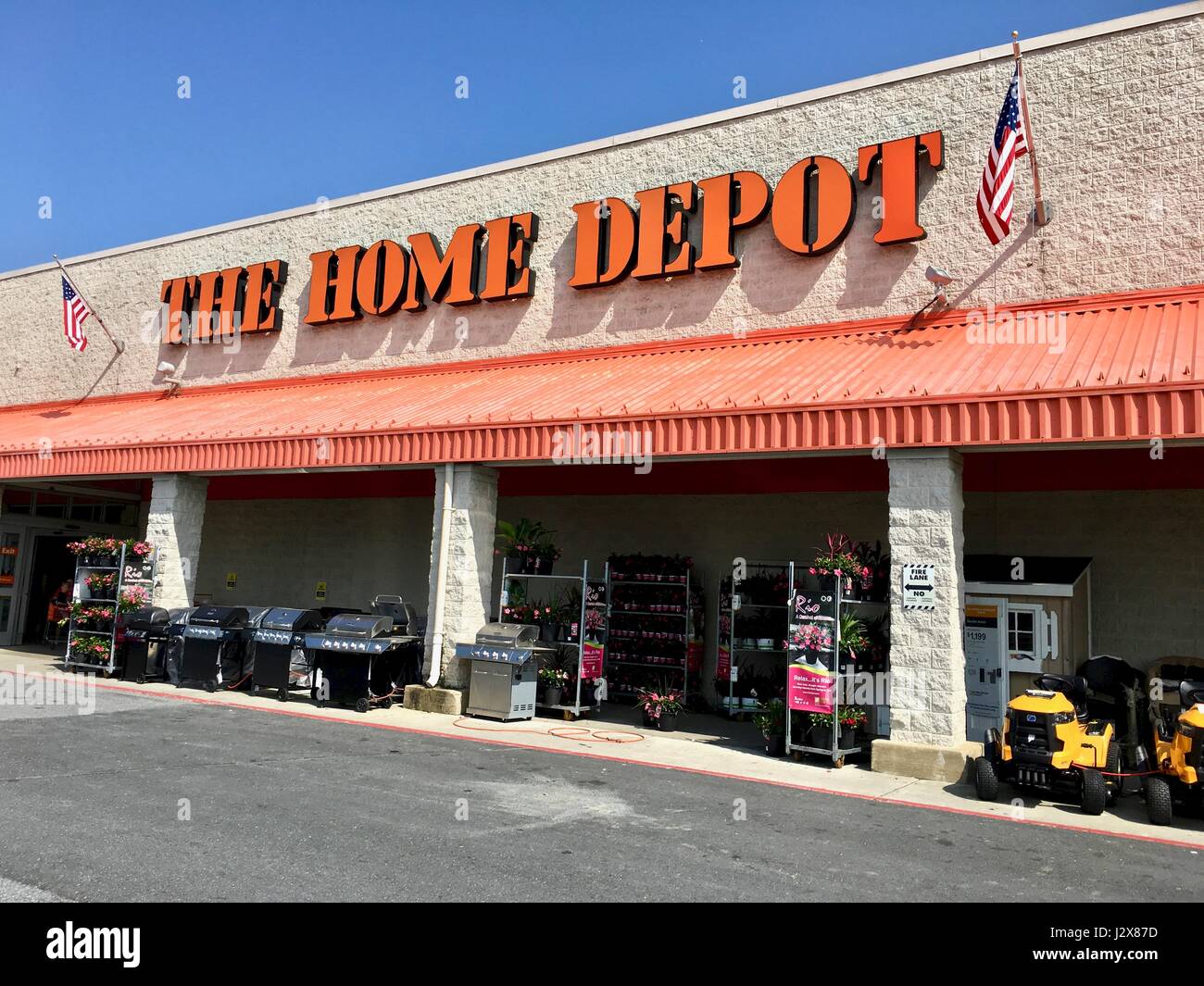 The Home Depot storefront Stock Photo - Alamy