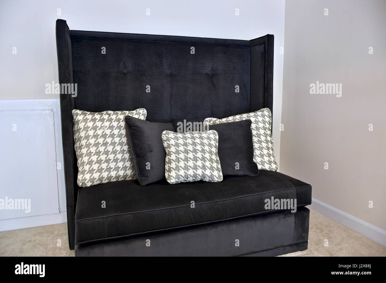 Pull out sleeper chair hi-res stock photography and images - Alamy
