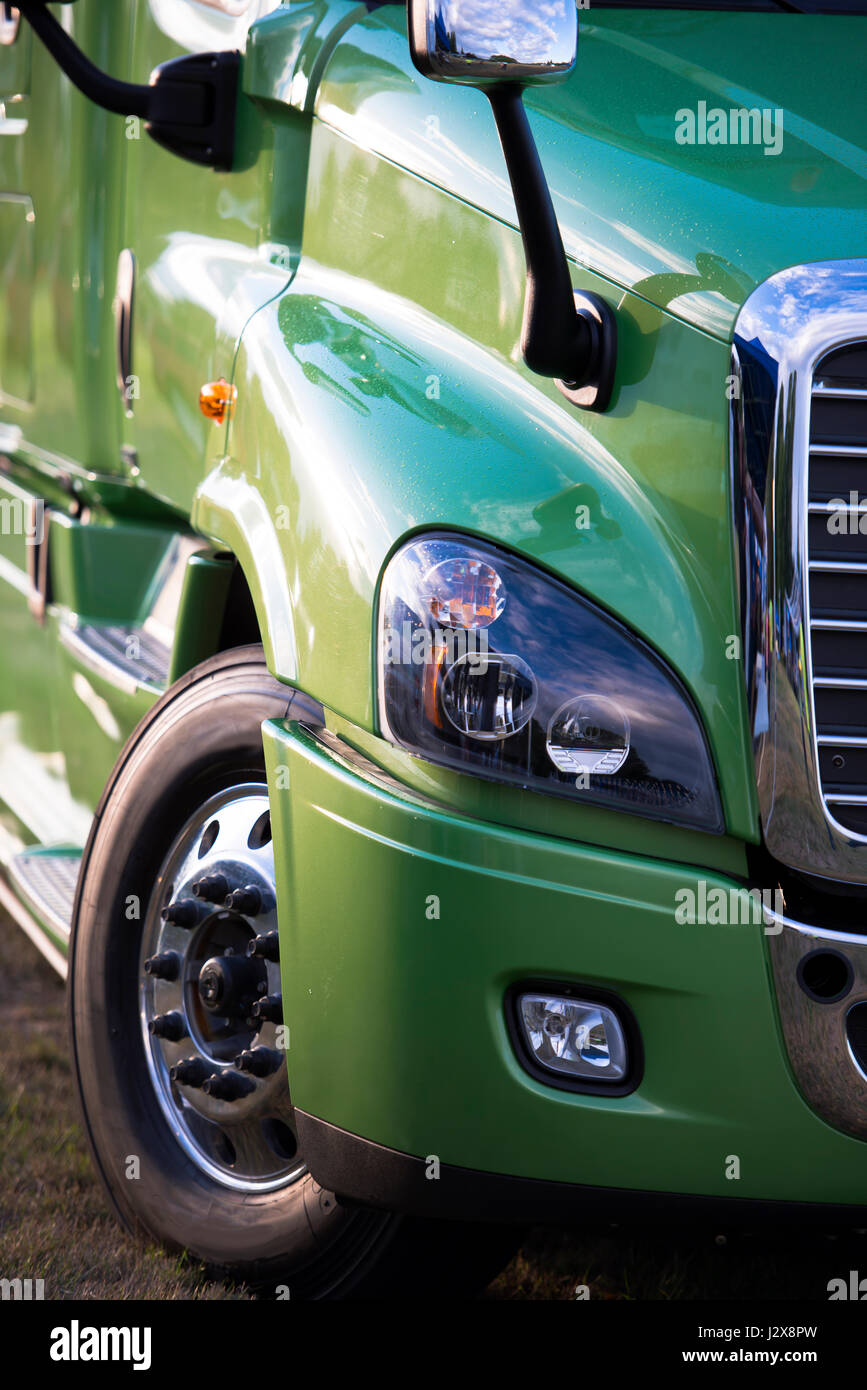 Front grill big rig truck hi-res stock photography and images - Alamy