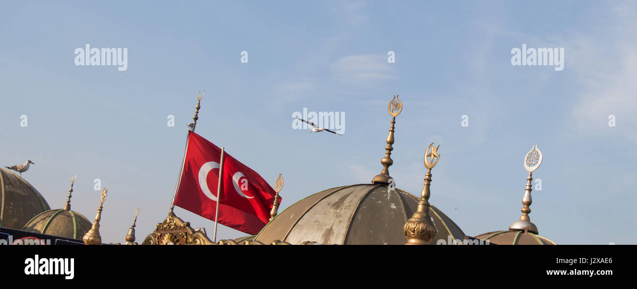 Metal islamic crescent moon icon Stock Photo - Alamy