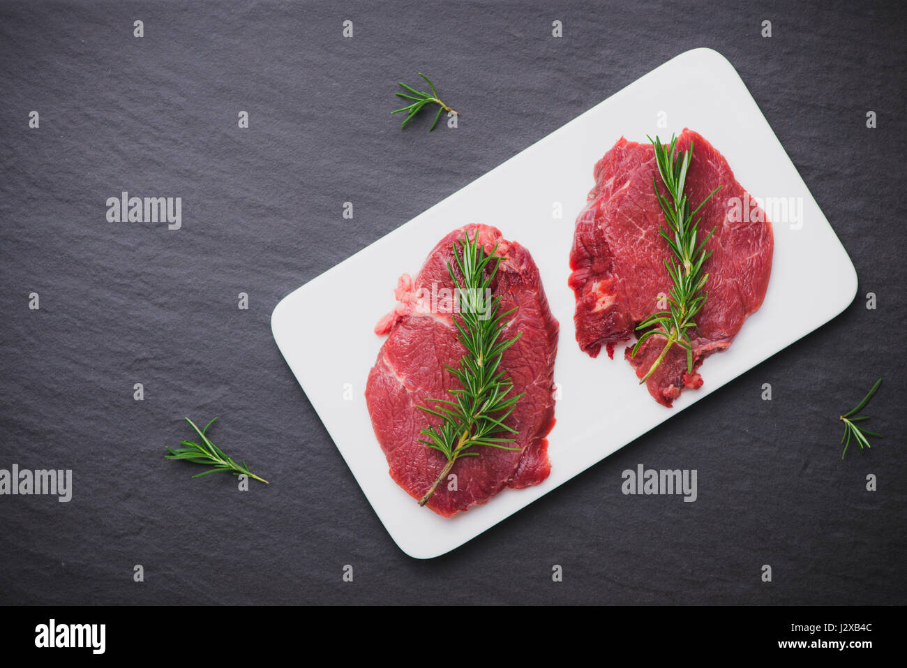 Raw beef on a plate hi-res stock photography and images - Alamy