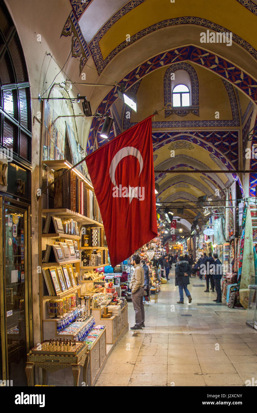 View of the shops in the Grand Bazaar in Istanbul Stock Photo - Alamy