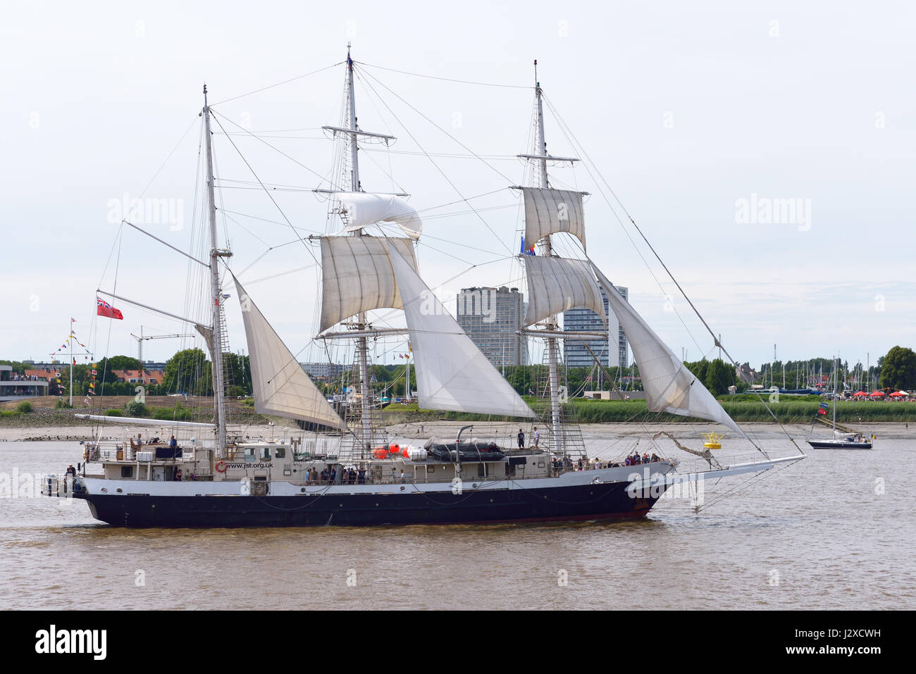 United navy ships in port hi-res stock photography and images - Alamy