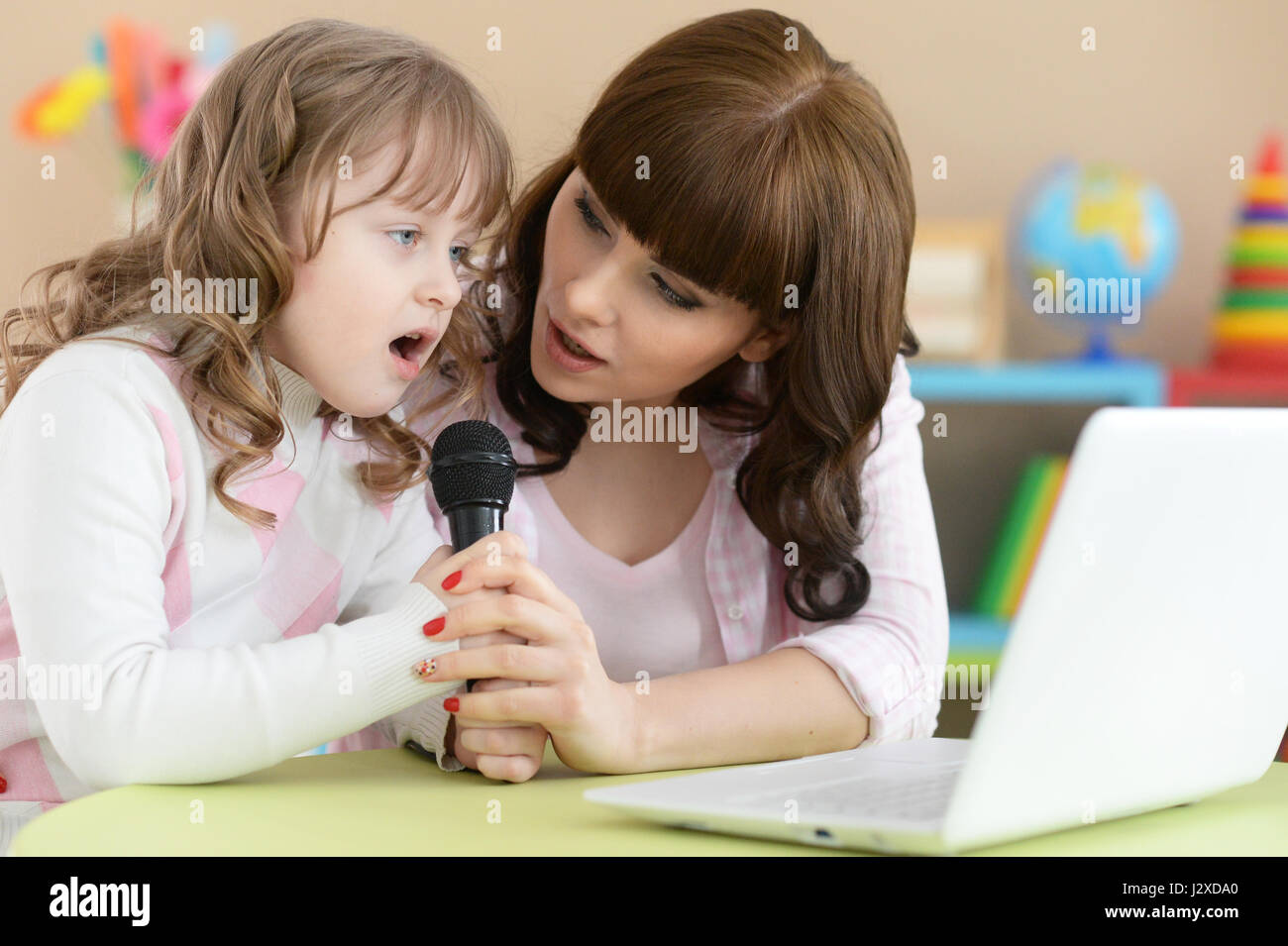Singing lesson child hi-res stock photography and images - Alamy