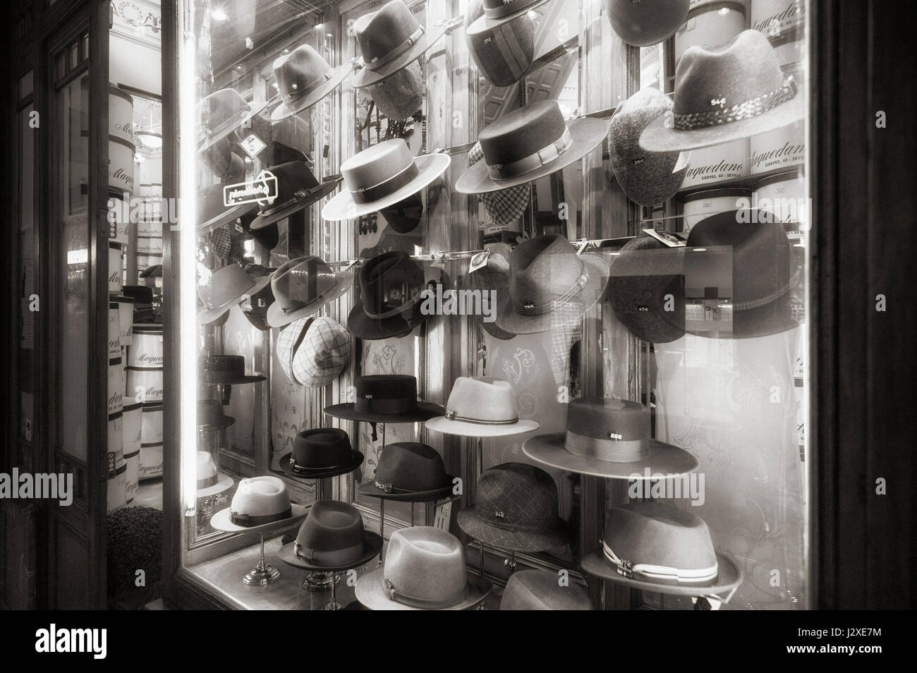 Menswear shop and hat hi-res stock photography and images - Alamy