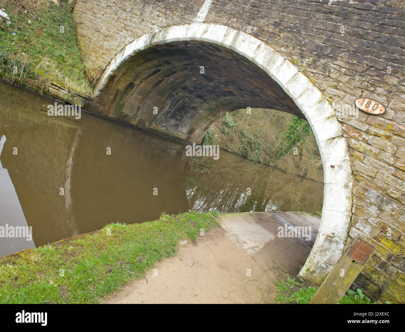 Leeds Liverpool Canal Skipton Bridge Uk Stock Photo - Alamy